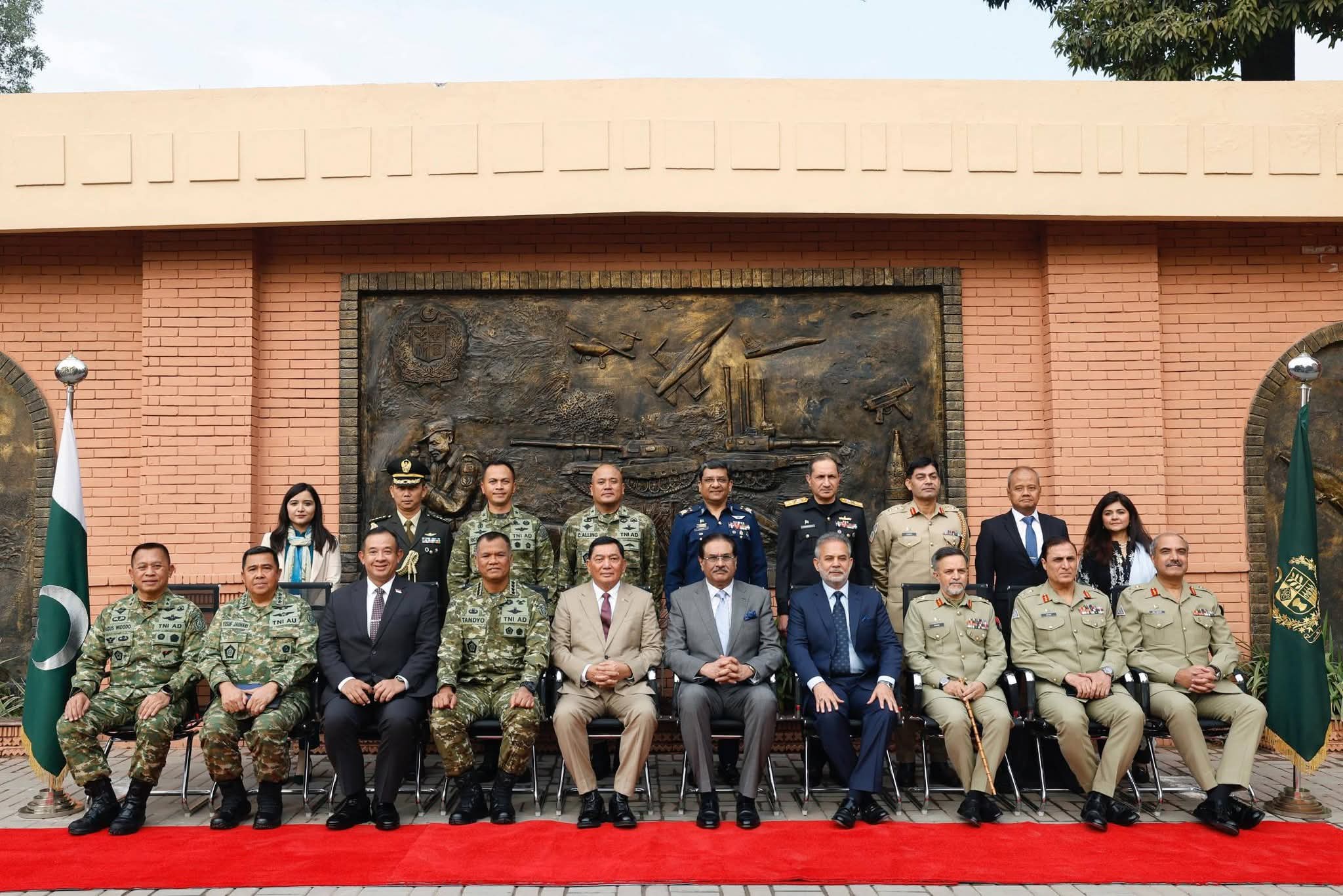 Menhan Sjafrie Sjamsoeddin Perkuat Sinergi Diplomasi Pertahanan RI ...